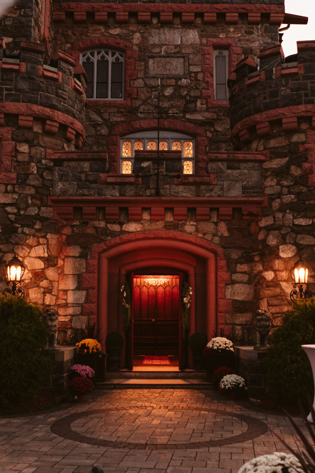 Traditional New England Wedding at Searles Castle ...